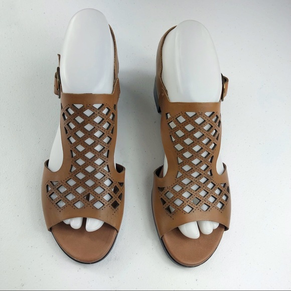 Munro | Shoes | Munro Brown Cutout Sandals Size 8n | Poshmark